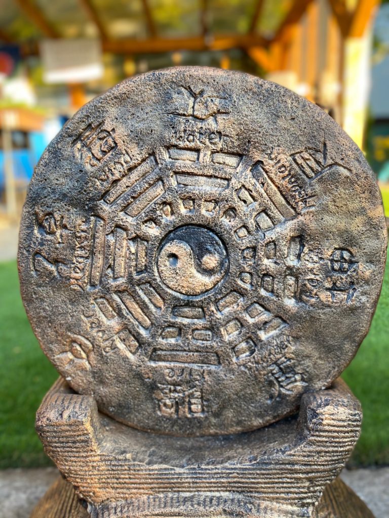 Jin -jang tábla talpazattal - Koi Mánia Székesfehérvár